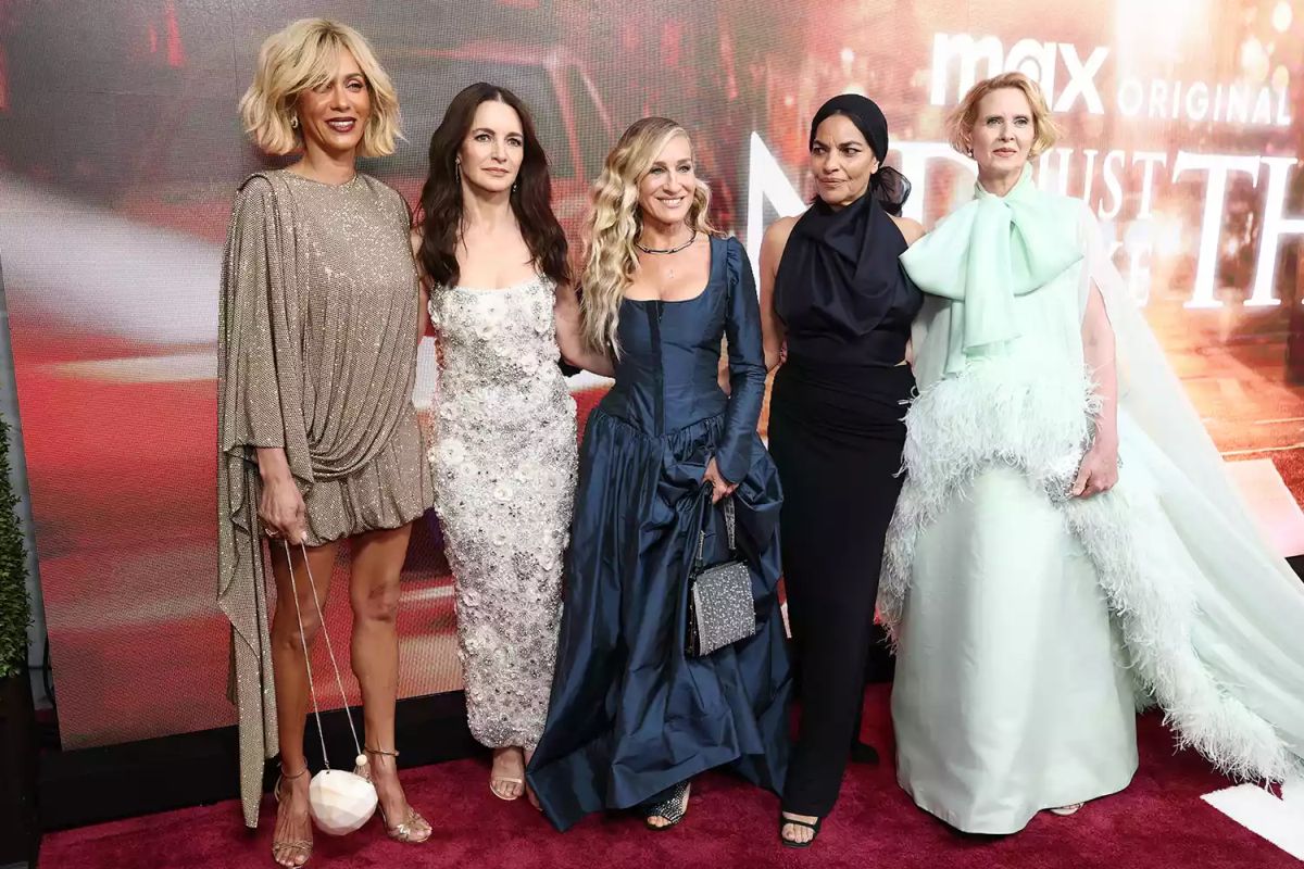 Sarah Jessica Parker strălucește într-o rochie corset semnată Vivienne ...
